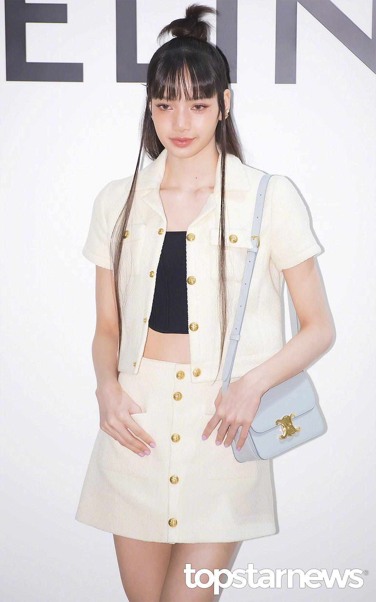 在首尔出席Celine品牌活动的：Lisa、朴宝剑、金泰亨__财经头条