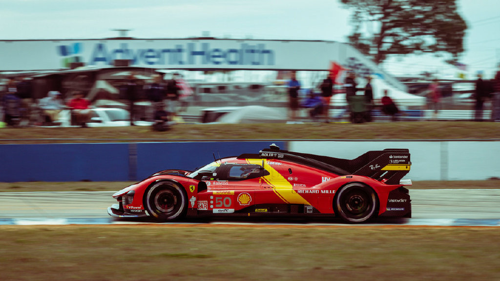 首战就登上领奖台！时隔50年重返耐力赛场，法拉利499P赛车处子秀__财经头条