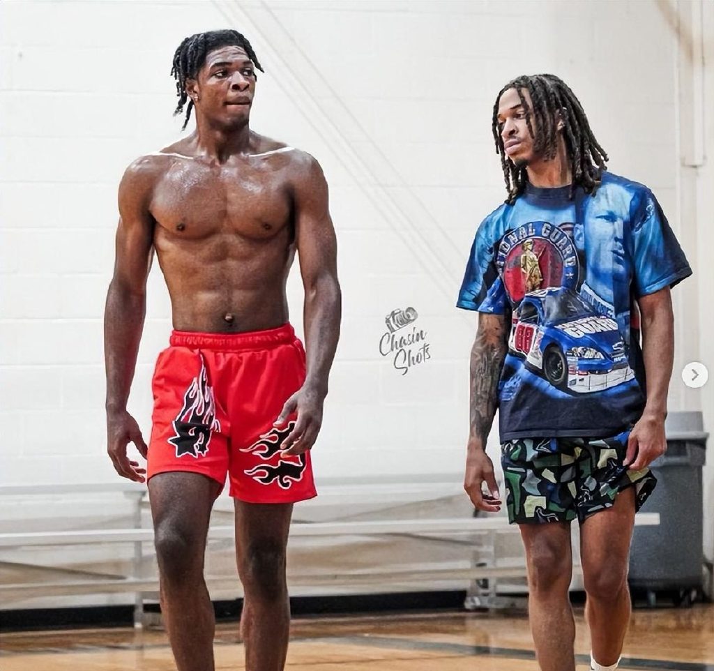 藏不住了！火箭选秀目标提前曝光，全美第一控卫欲加盟，斯通好手段