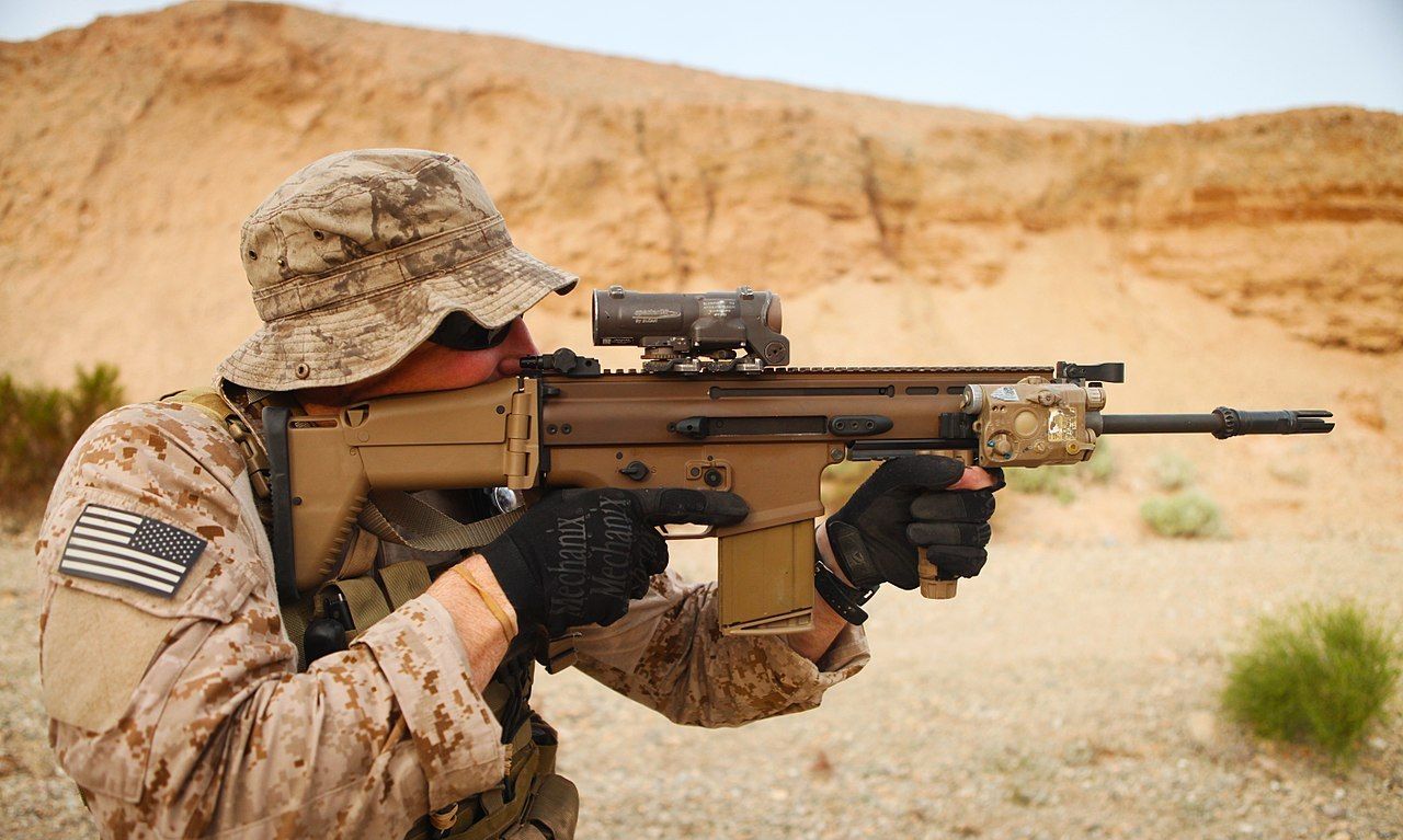 枪械图鉴FN SCAR突击步枪|突击步枪|弹匣|导轨_新浪新闻