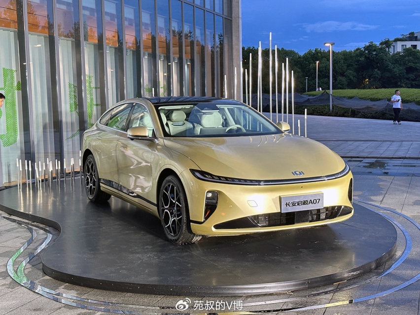 长安启源A07亮相，无框车门大溜背，内外设计挺亮眼-新浪汽车