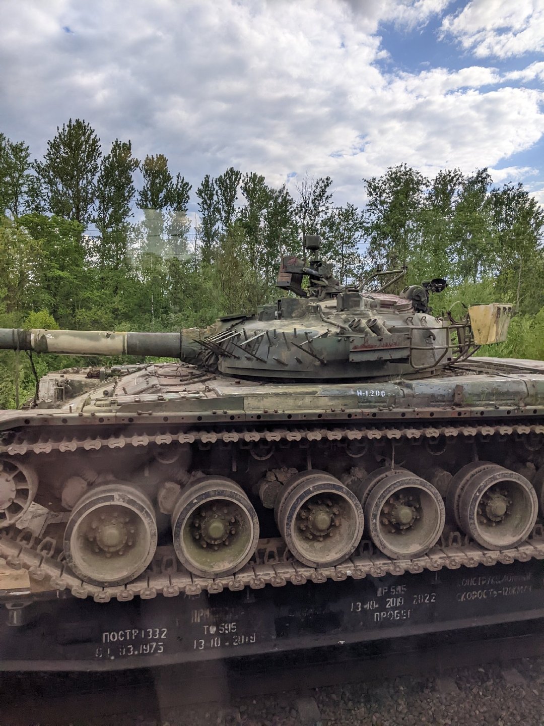 据说拍摄于圣彼得堡的一批刚启封T-80……__财经头条