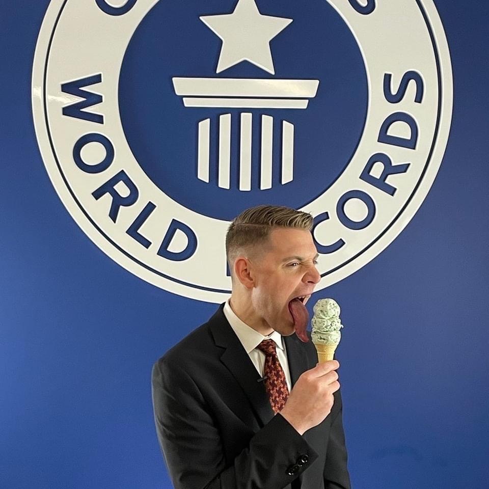 Nick Stoeberl拥有世界上最长的舌头10.1cm！__财经头条