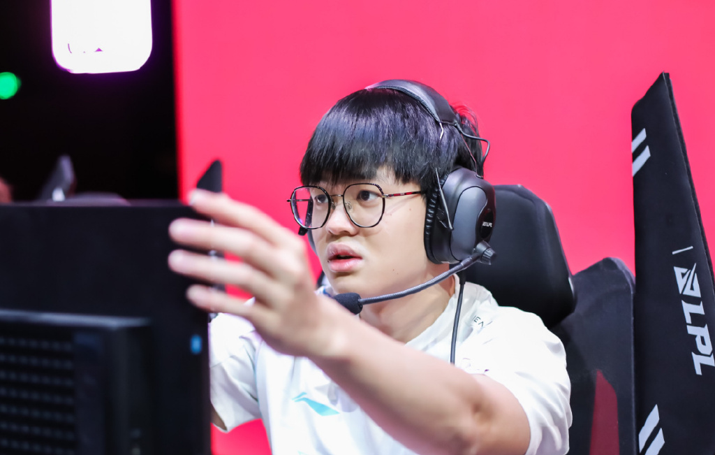 Xun回应质疑：绝对是认真对待比赛！不在乎谣言攻击