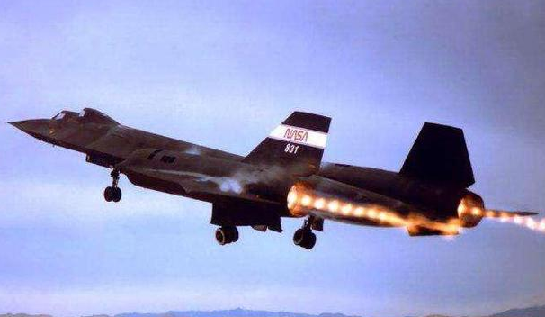 60年代的SR71侦察机都飞出了3马赫的速度，为何现代战机却不行？