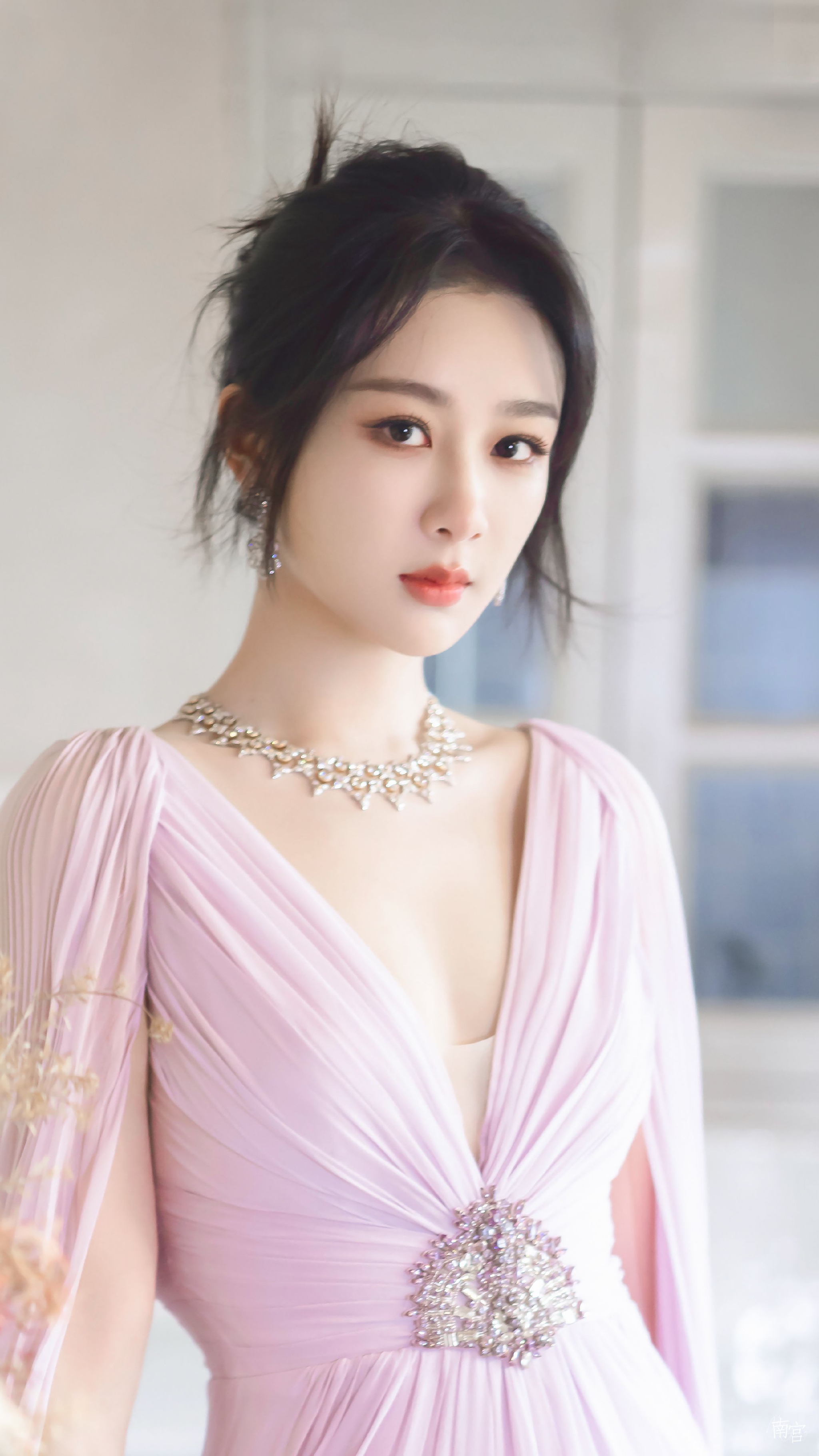 杨紫 | 春日里的一抹温柔__财经头条