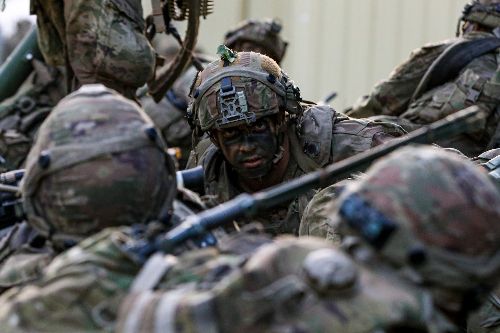 第505伞兵团从CH-47支奴干直升机上进行了一次空中突击__财经头条