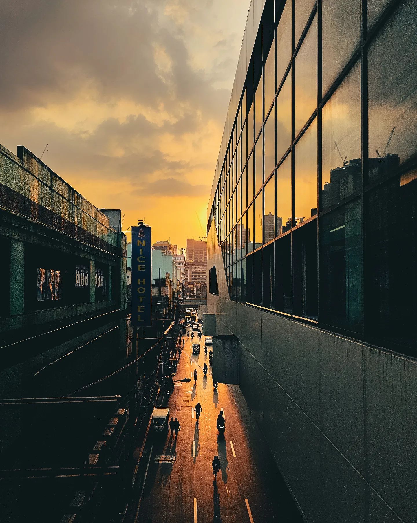 光与影的街头 | 菲律宾摄影师Jilson Tiu__财经头条