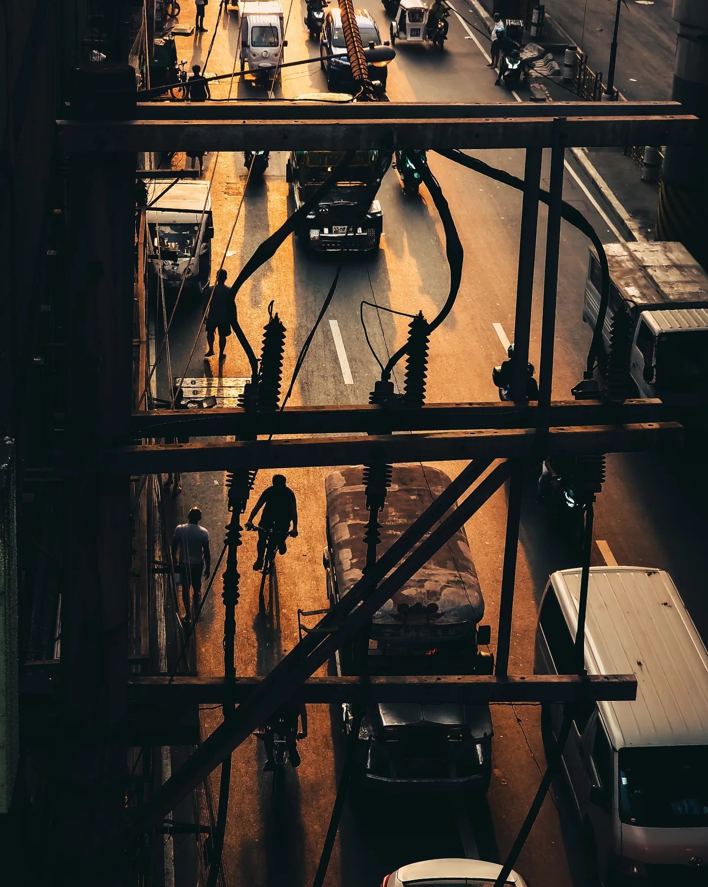 光与影的街头 | 菲律宾摄影师Jilson Tiu__财经头条