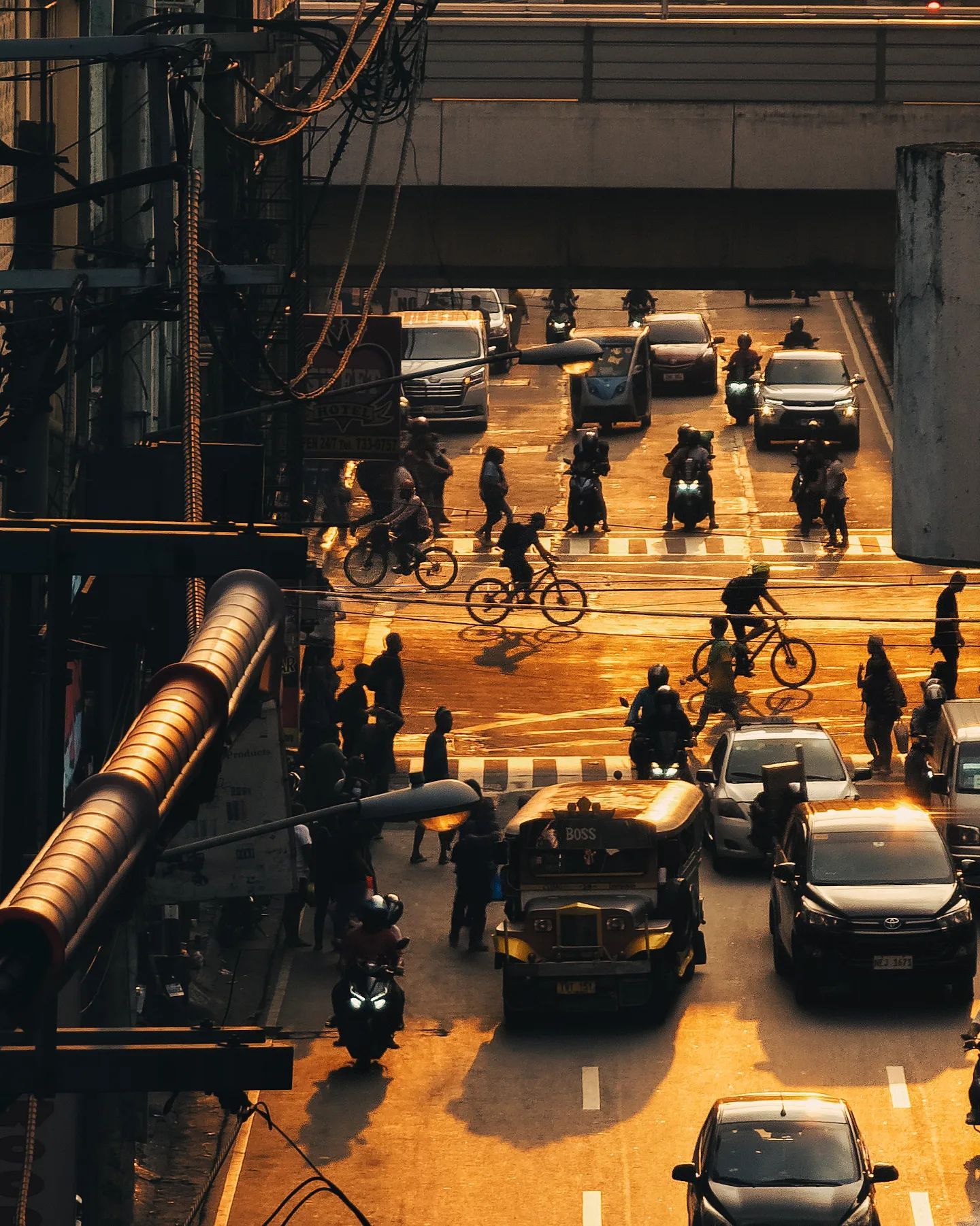 光与影的街头 | 菲律宾摄影师Jilson Tiu__财经头条