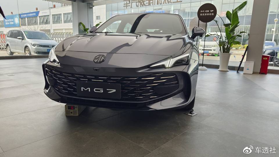 实拍上汽名爵MG7，满满荷尔蒙下深藏身手不凡
