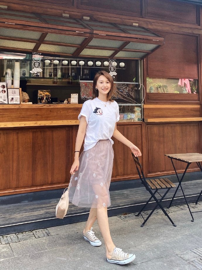 175cm、58kg成都高妹，室内设计专业的健身教练……