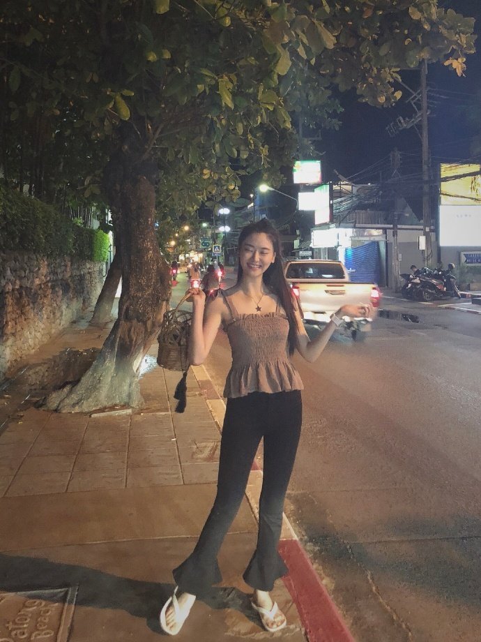 96年，毕业于福州大学，处女座，身高173cm，来自福建