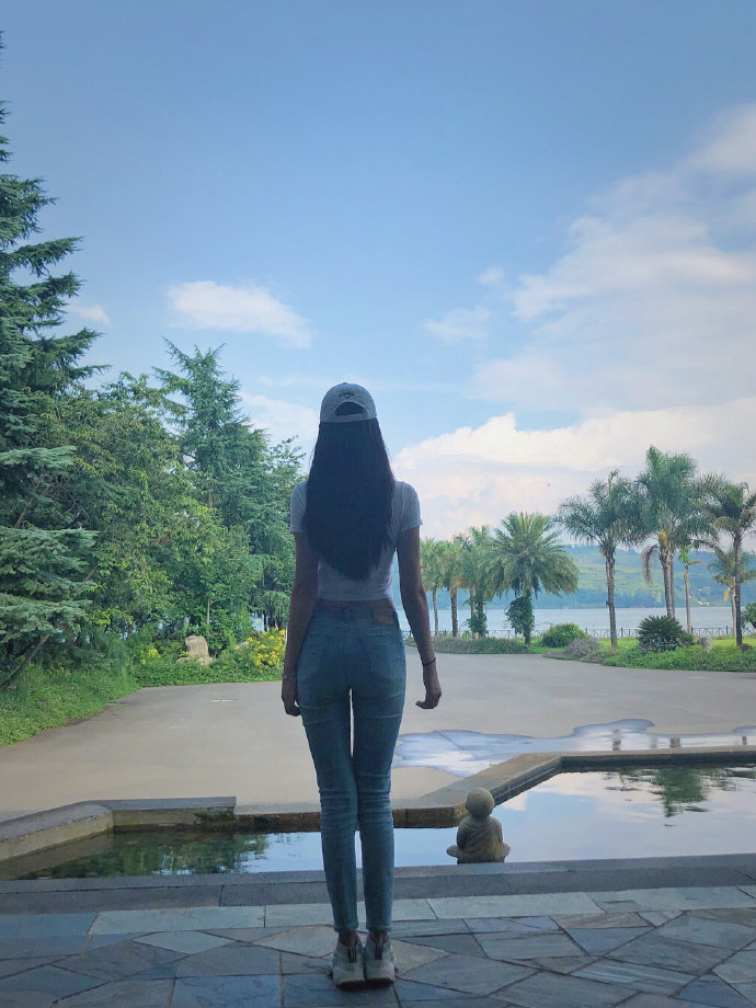 96年，毕业于福州大学，处女座，身高173cm，来自福建