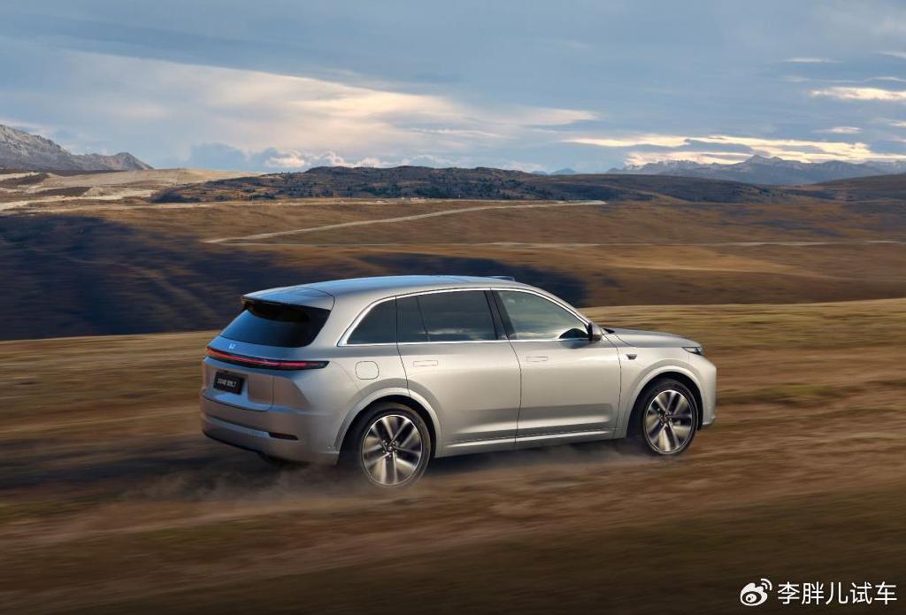 X5、Q7没它香！5米大车30万，449马力5.4秒破百，全系空悬四驱-新浪汽车