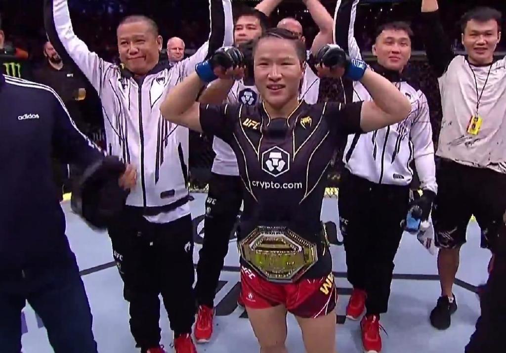 尴尬！官媒盛赞张伟丽夺冠是好事？你们真了解UFC吗？|张伟丽|夺冠|赛事_新浪新闻