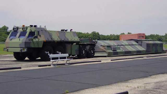 波音HML牵引车，运载MGM-134A导弹，最终却被放弃|爆炸|导弹|牵引车_新浪新闻