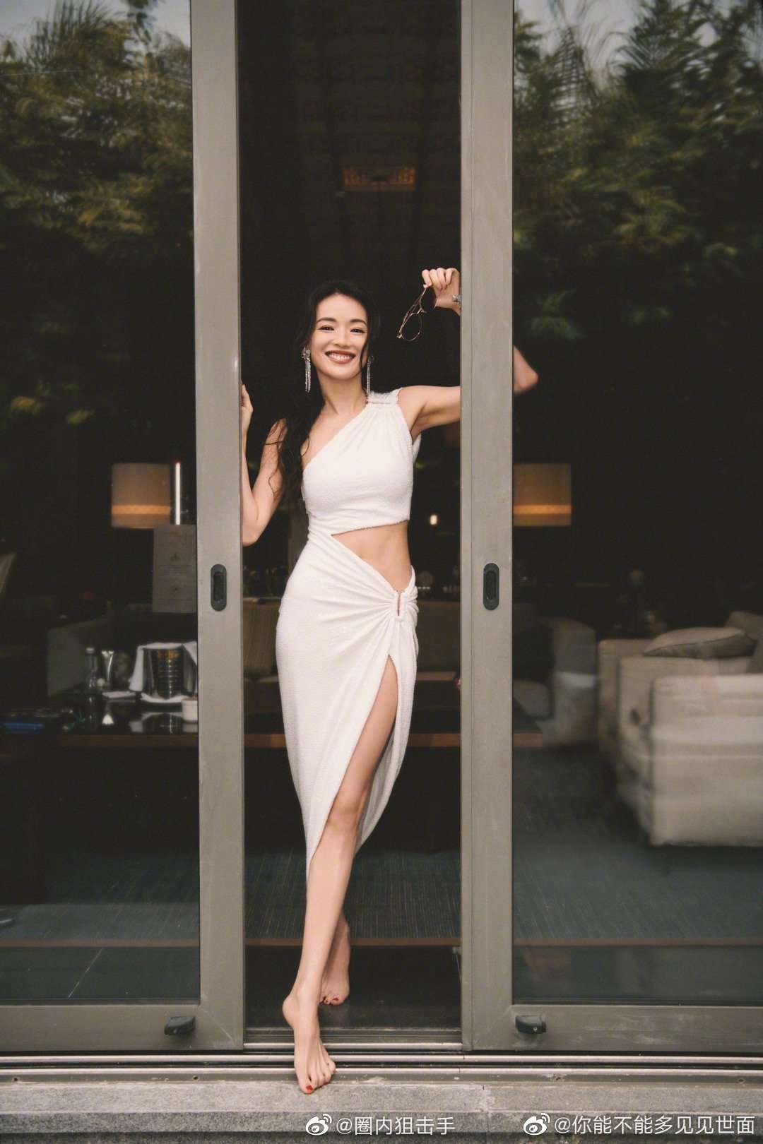 舒淇白色露腰礼服也太好看了吧，魅力十足……__财经头条