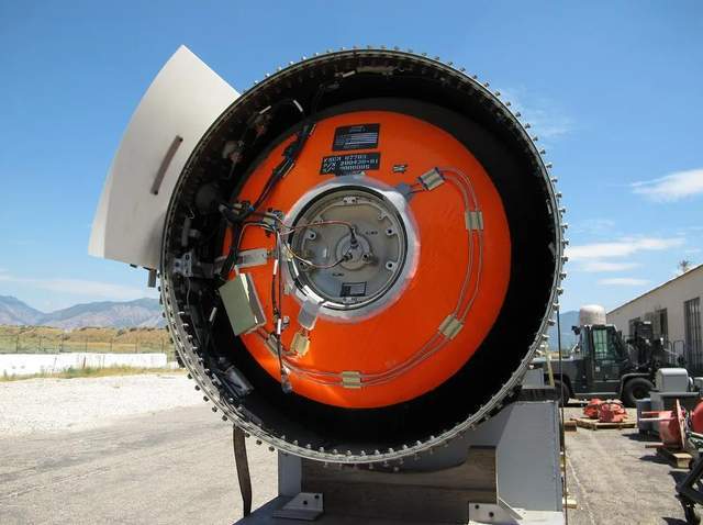 波音HML牵引车，运载MGM-134A导弹，最终却被放弃|爆炸|导弹|牵引车_新浪新闻