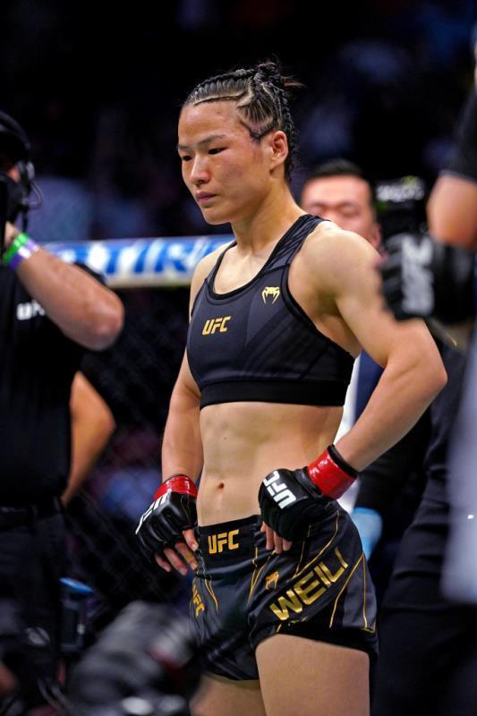 尴尬！官媒盛赞张伟丽夺冠是好事？你们真了解UFC吗？