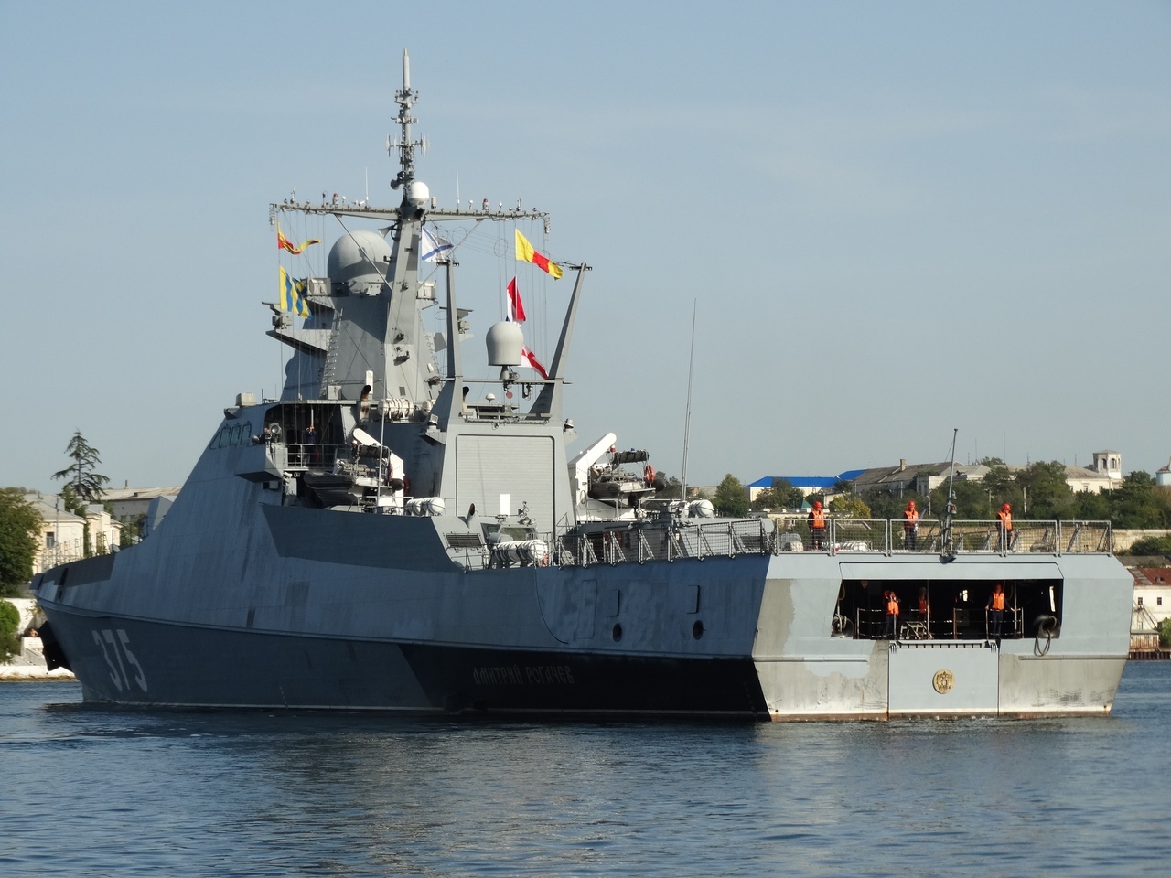 俄罗斯海军22160型“迪米特里·罗格切夫”巡逻艇抵达塞瓦斯托波尔港