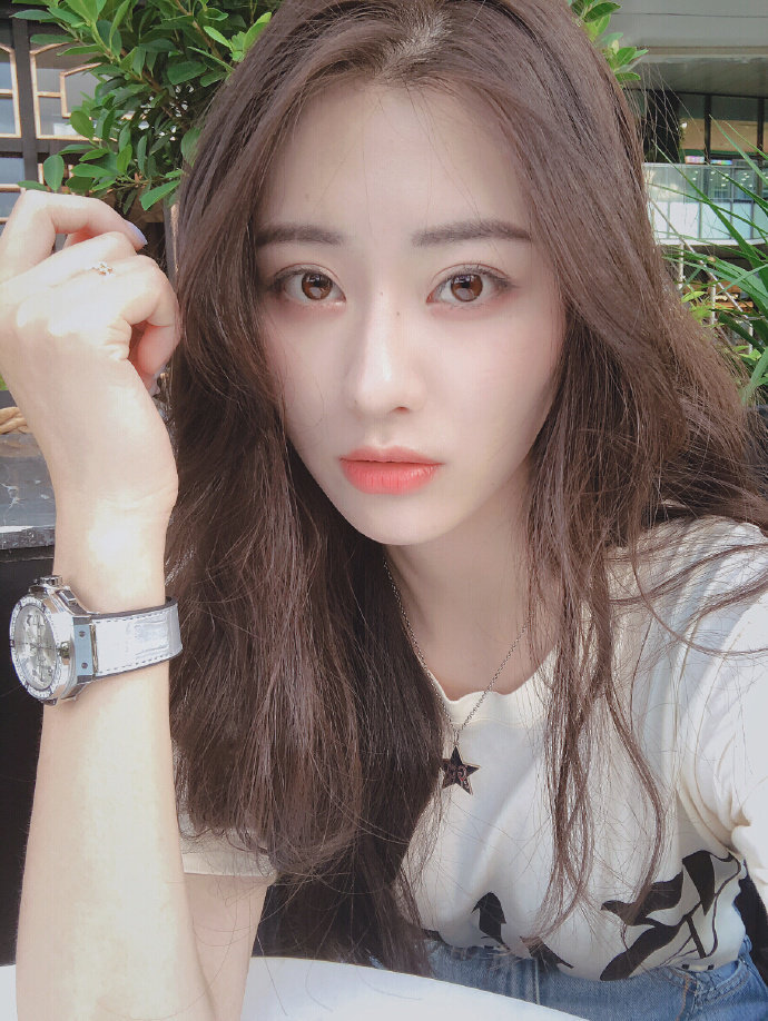 96年，毕业于福州大学，处女座，身高173cm，来自福建