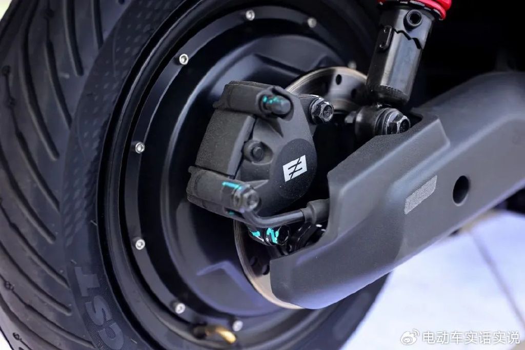 新款极核AE4首次媒体试驾：同级别碾压，以极限思维打造极限好车-新浪汽车