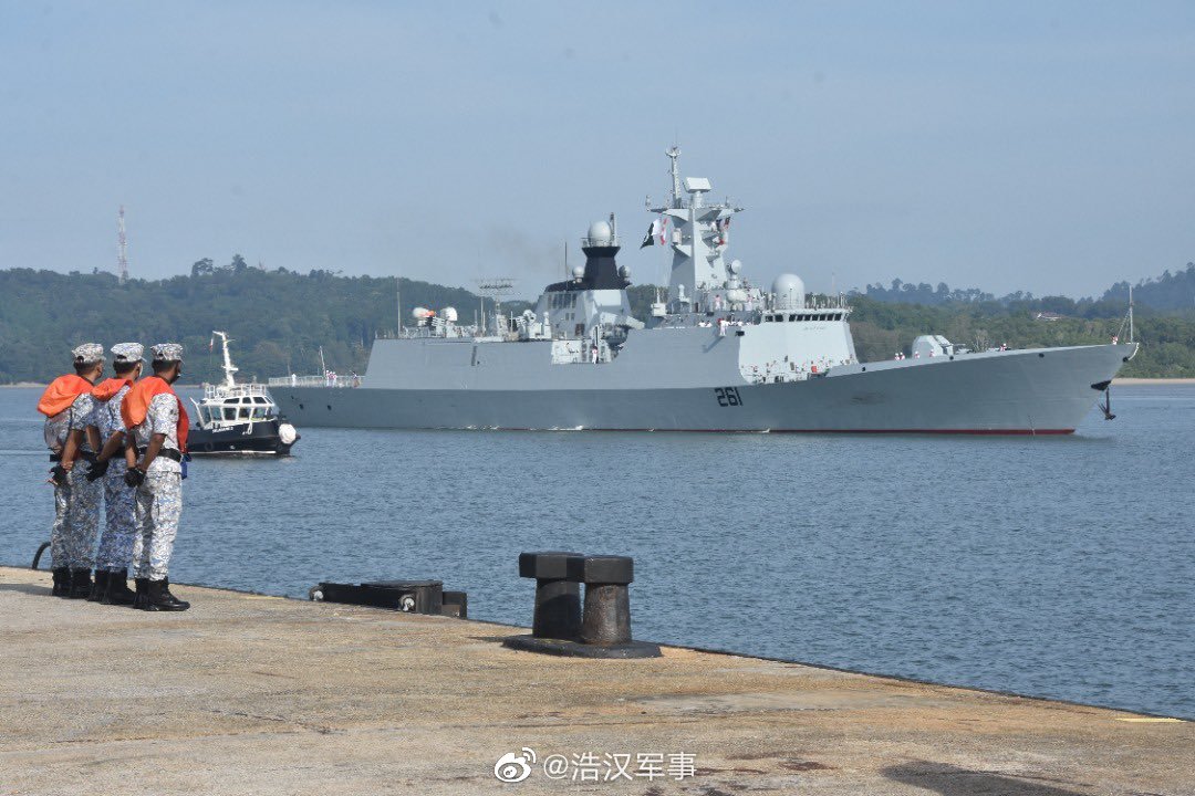 巴基斯坦中国造054AP型护卫舰图赫里勒号回国途中顺访马来西亚卢……__财经头条