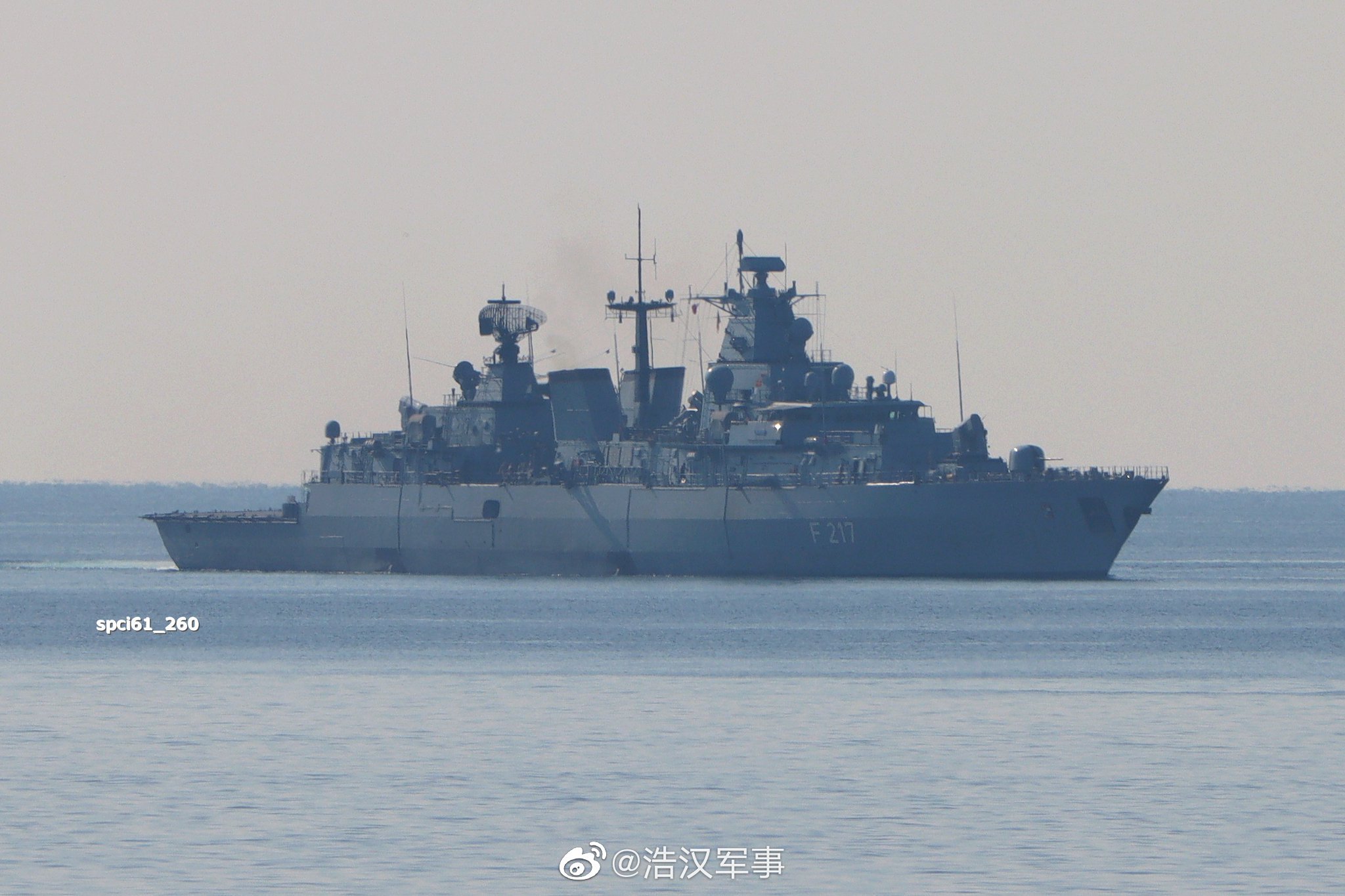 德国海军F123级护卫舰，到达日本并与日本海上自卫队进行演习__财经头条