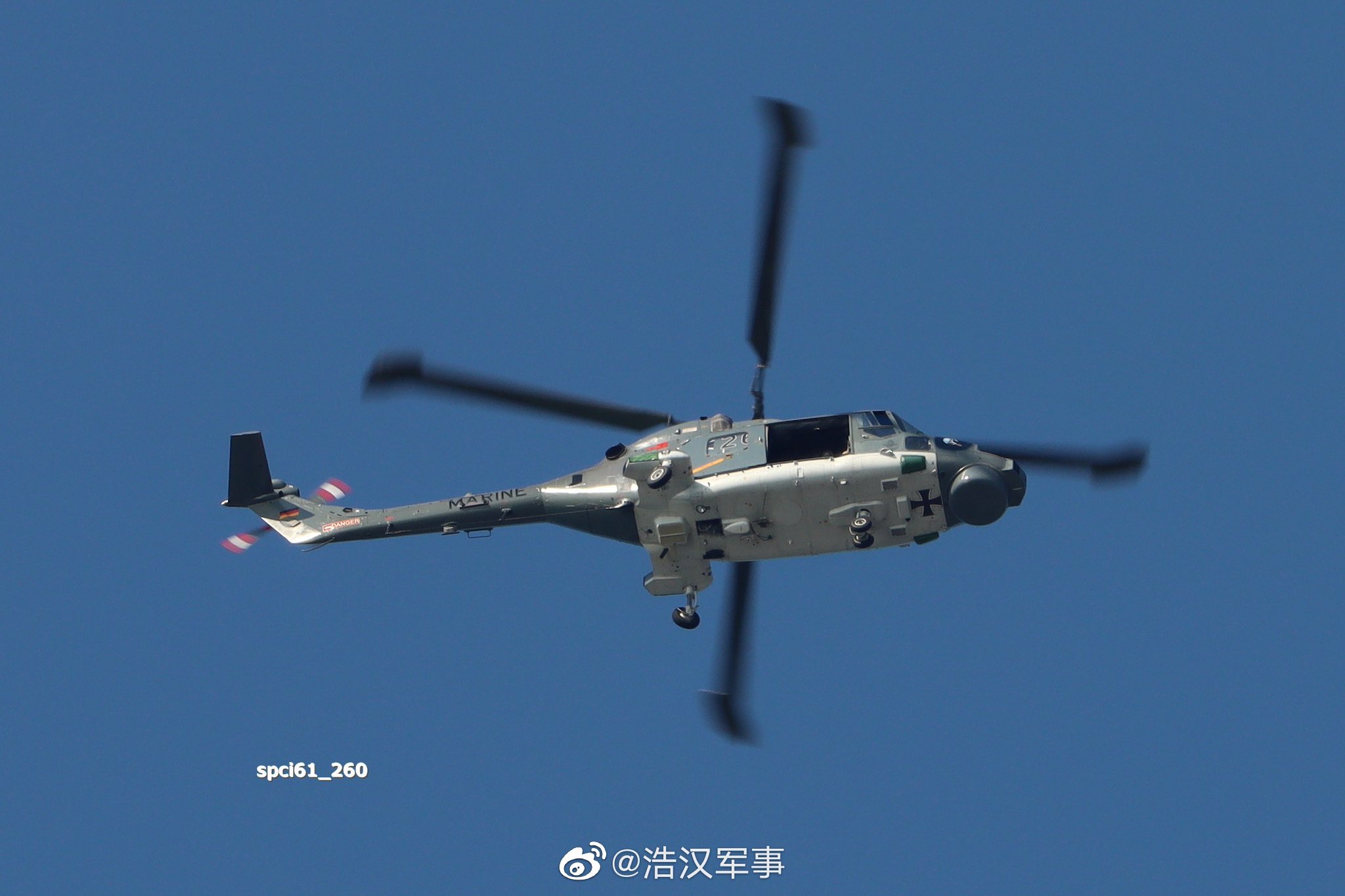 德国海军F123级护卫舰，到达日本并与日本海上自卫队进行演习__财经头条