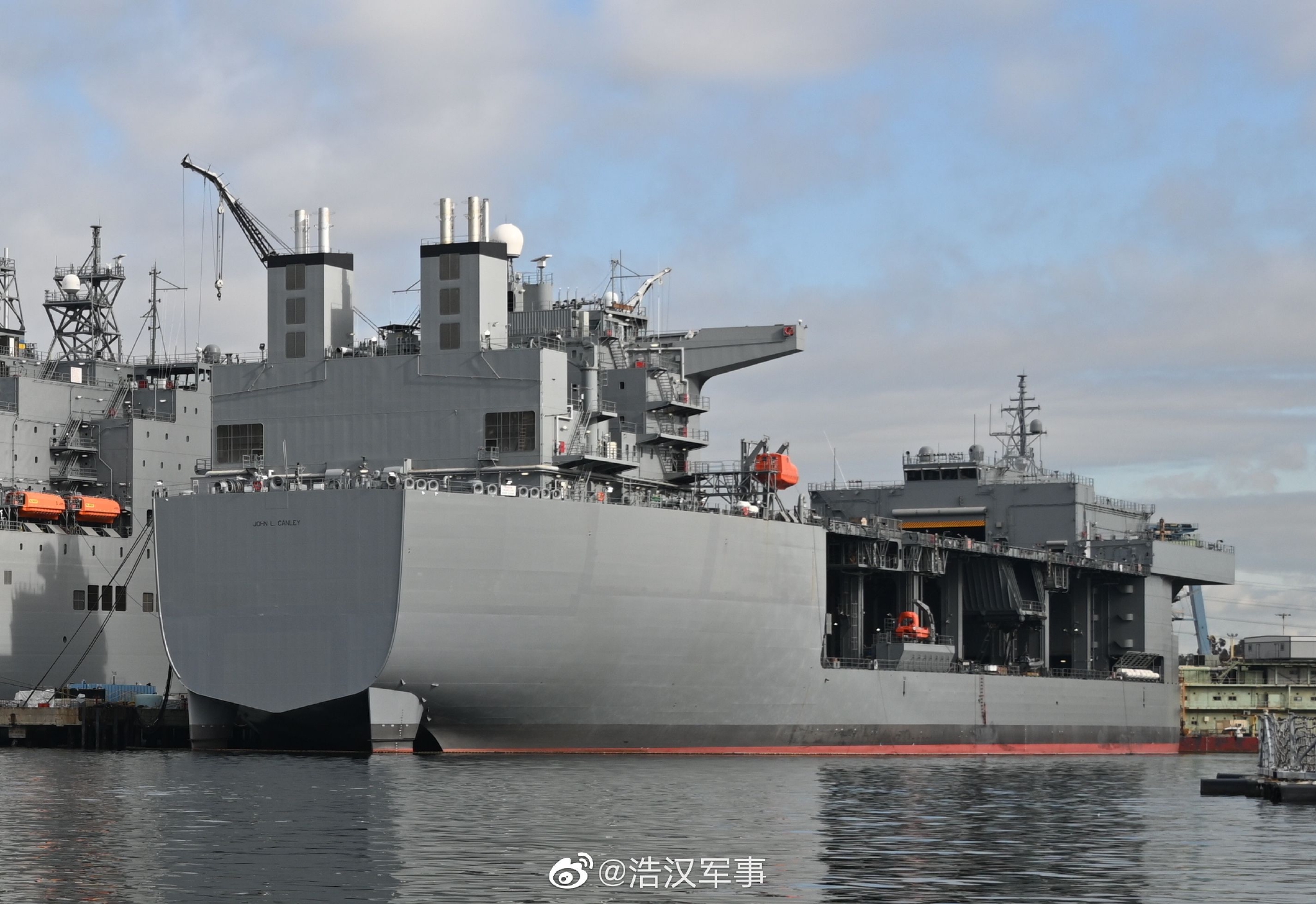 美国海军第四条远征海基地船JOHN L CANEY……__财经头条