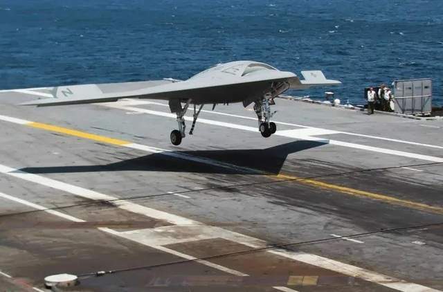 美新一代无人机RQ-180，充当通信节点作用，战场生存力突出