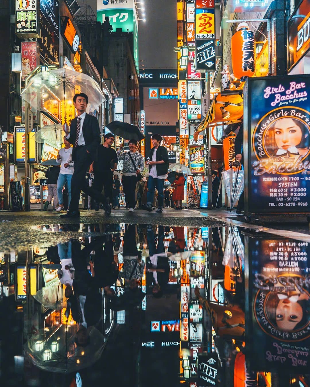 早上好，繁华街头的霓虹招牌 | 摄影师 Hiro Goto