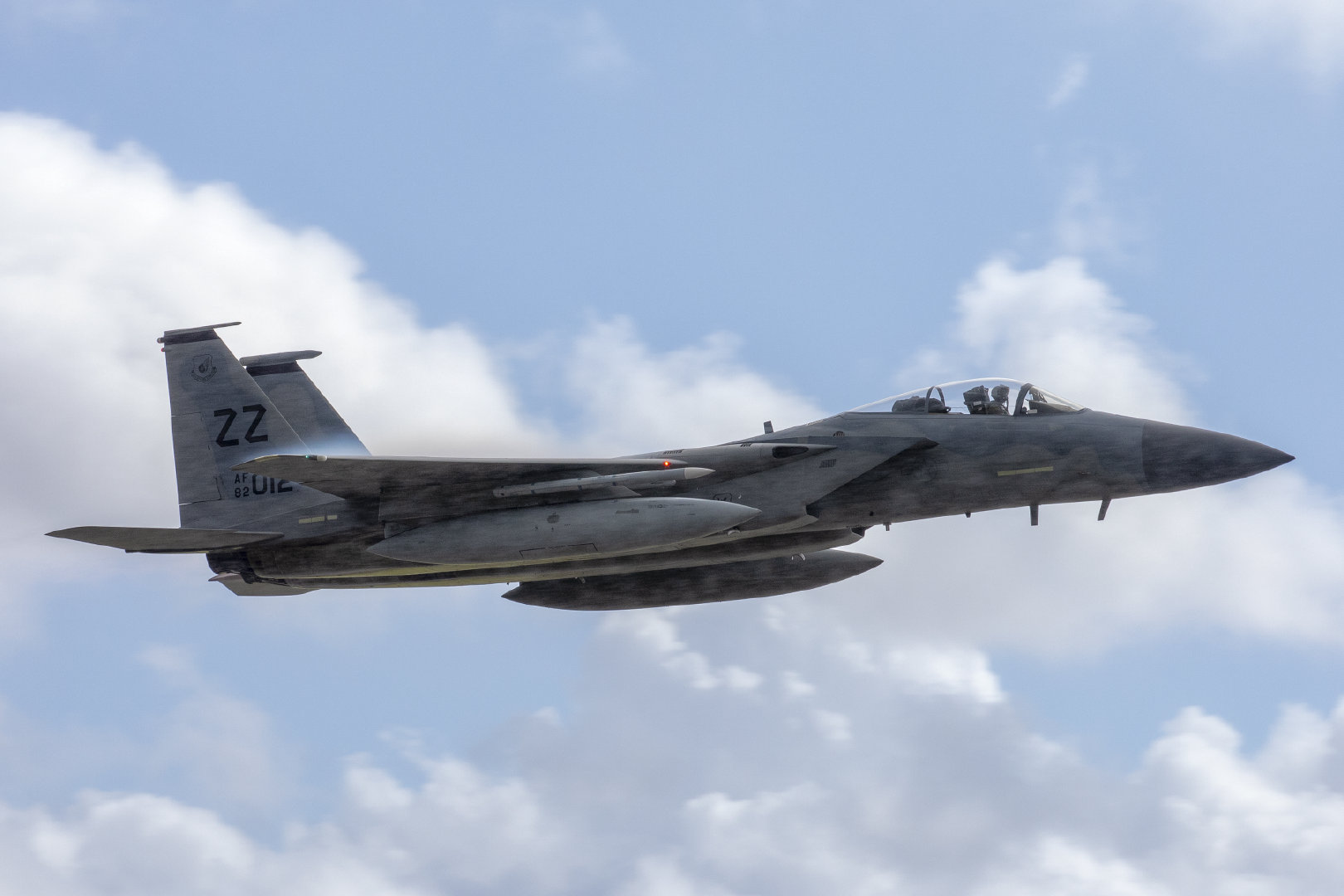 第67战斗机中队的F-15C鹰在2020年9月3日在日本横田空军基地的跑道上