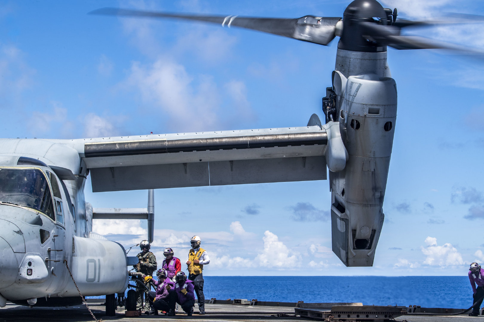 VMM 262的MV-22B鱼鹰在USS Germantown（LSD 42）上进行飞行操作