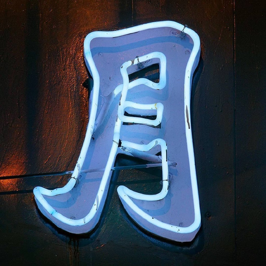 法国摄影师 Romain Jacquet-Lagreze 镜头下的“字”__财经头条