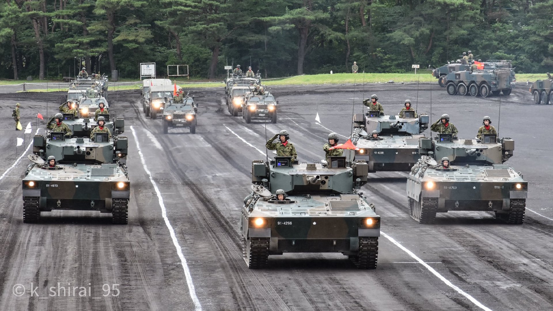 IFV主武器为Oerlikon公司授权制造90口径35mm KDE机炮还有装备APDS（