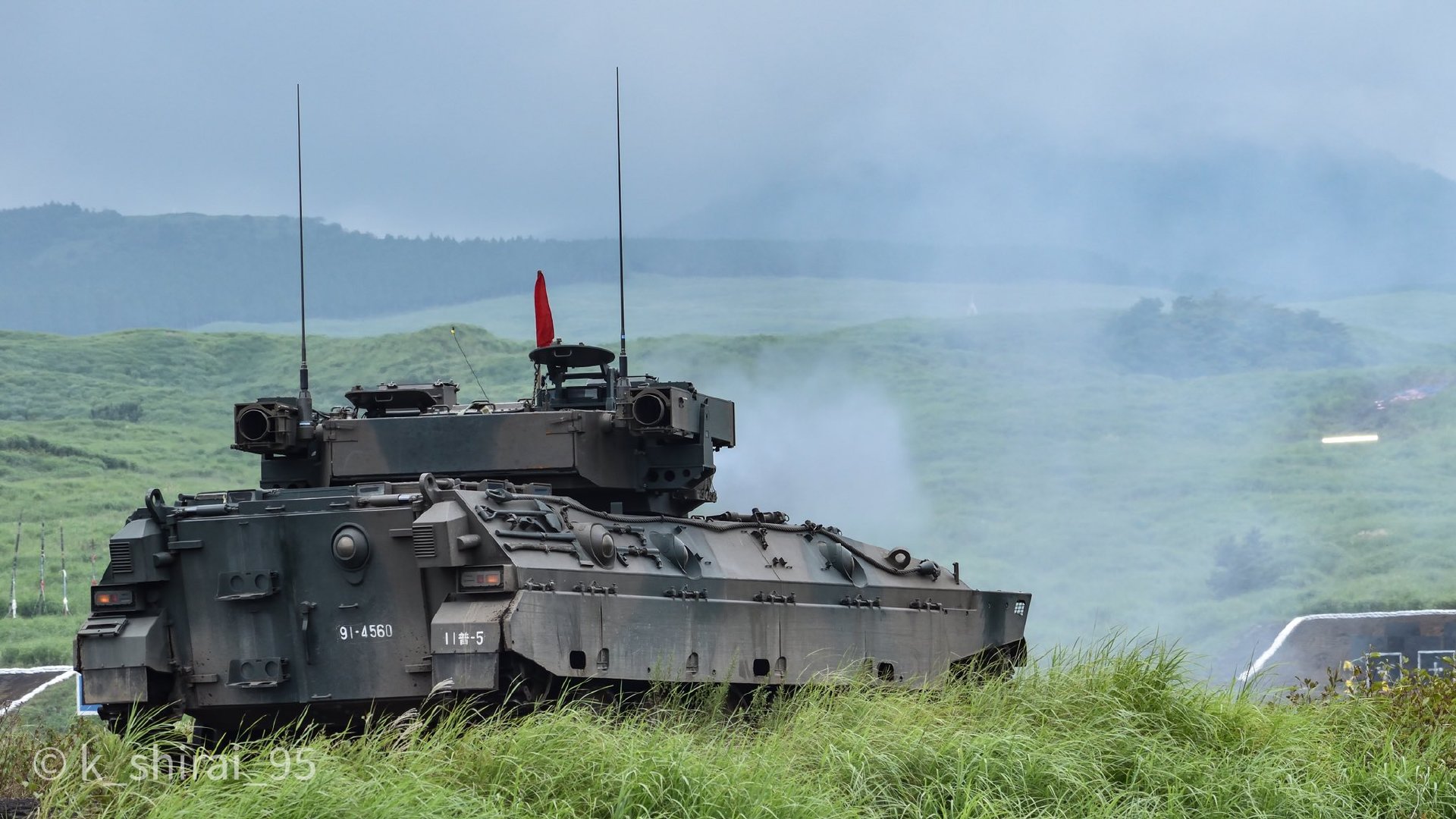 IFV主武器为Oerlikon公司授权制造90口径35mm KDE机炮还有装备APDS（