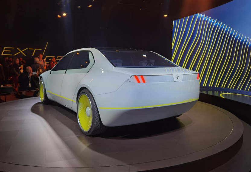 人机数字交互体验，宝马iVision Dee概念车亮相国内