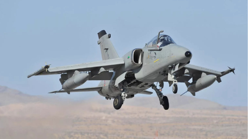 AMX轻型攻击机，意大利和巴西联合研制，虽受两国欢迎但出口不顺|攻击机|巴西|意大利_新浪新闻