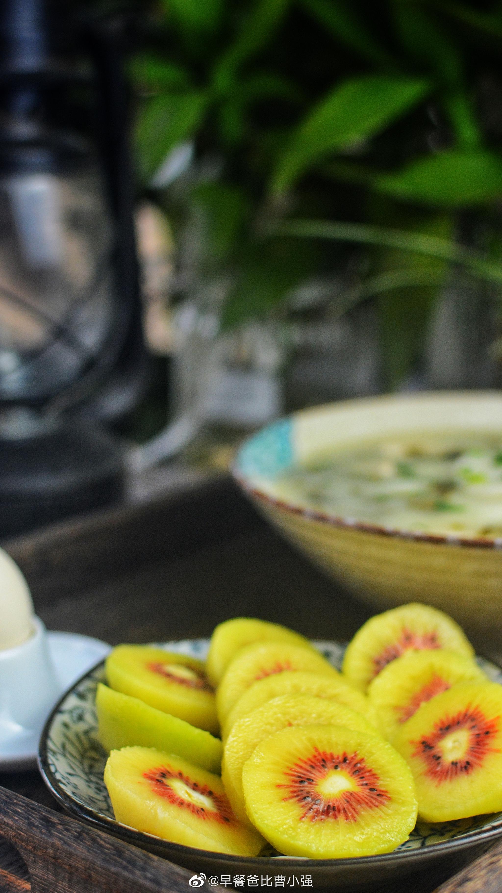 天天晒早餐 一天都没断今天是第1488天咸齑年糕汤 白煮蛋 猕猴桃宁