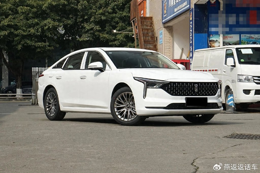 空间配置皆越级 奔腾B70依旧是10万级家轿的优质之选-新浪汽车