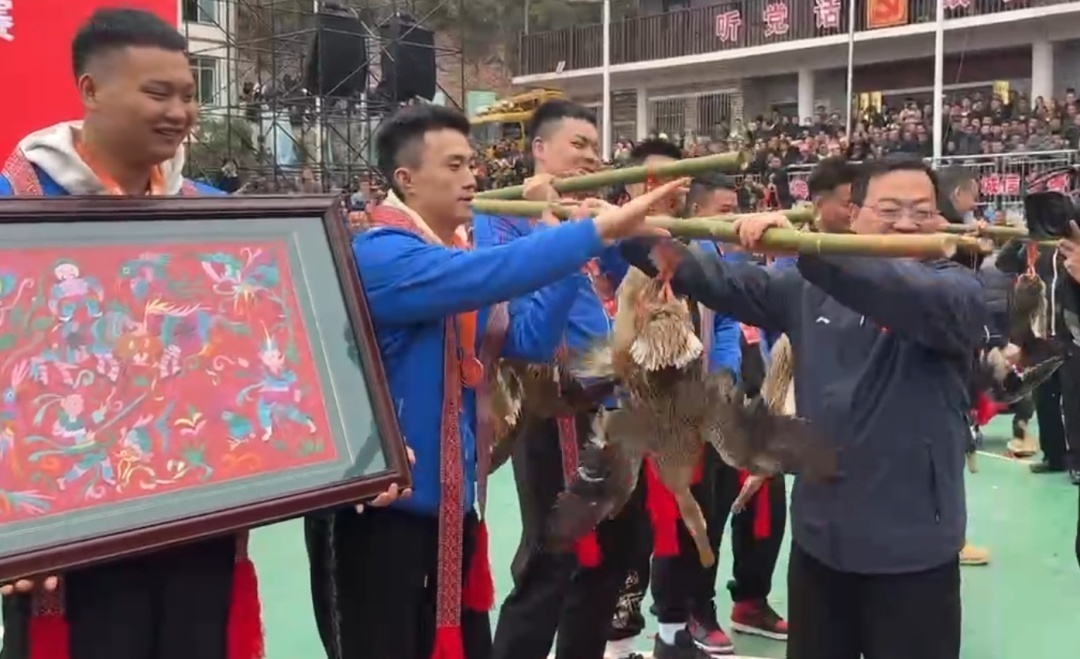 奖品是亮点！贵州“村BA”决赛冠军产生|比赛|冠军|台江_新浪新闻