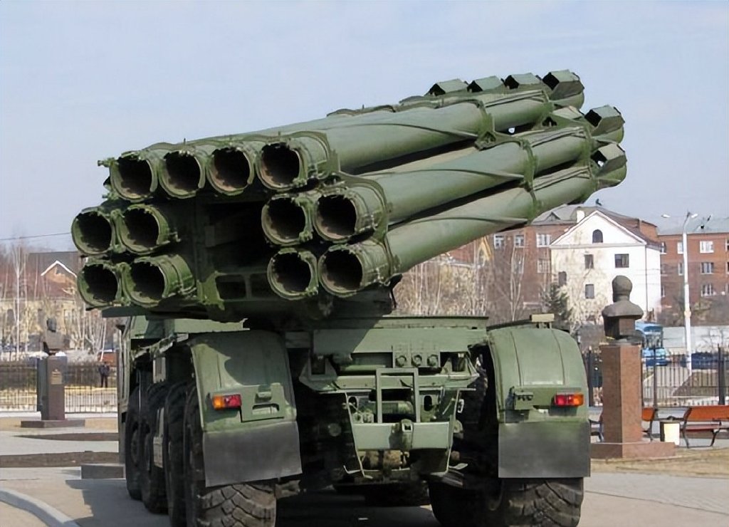 喀秋莎的继任者，俄罗斯顶级多管火箭炮，9A52-4式旋风多管火箭炮实力|多管火箭炮|火箭炮|旋风_新浪新闻