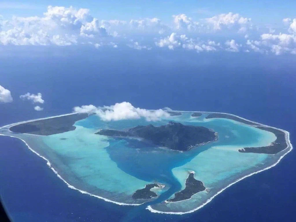 波拉波拉岛（Bora Bora）位于南太平洋社会群岛……
