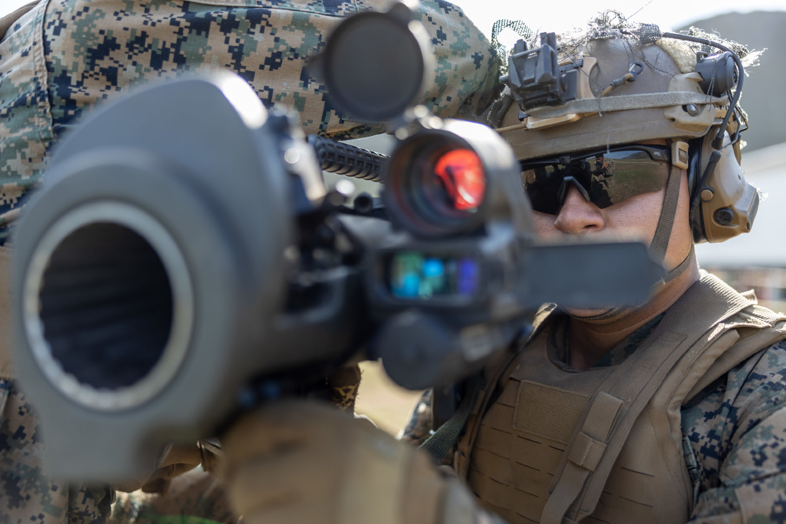 陆战队员在发射M3E1多用途反装甲杀伤武器系统|杀伤武器|多用途|系统_新浪新闻