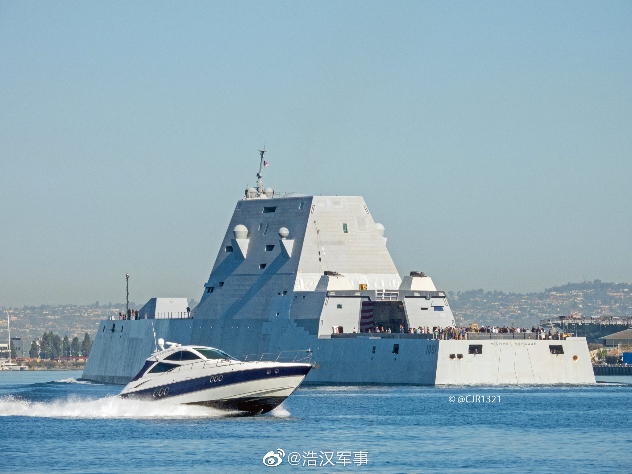 2021年10月1日美国海军朱姆沃尔特级导弹驱逐舰USS__财经头条