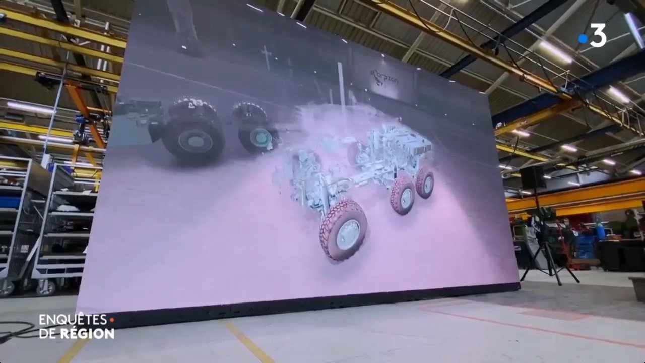 法国VBMR“狮鹫”6×6多用途装甲车发射烟雾弹__财经头条