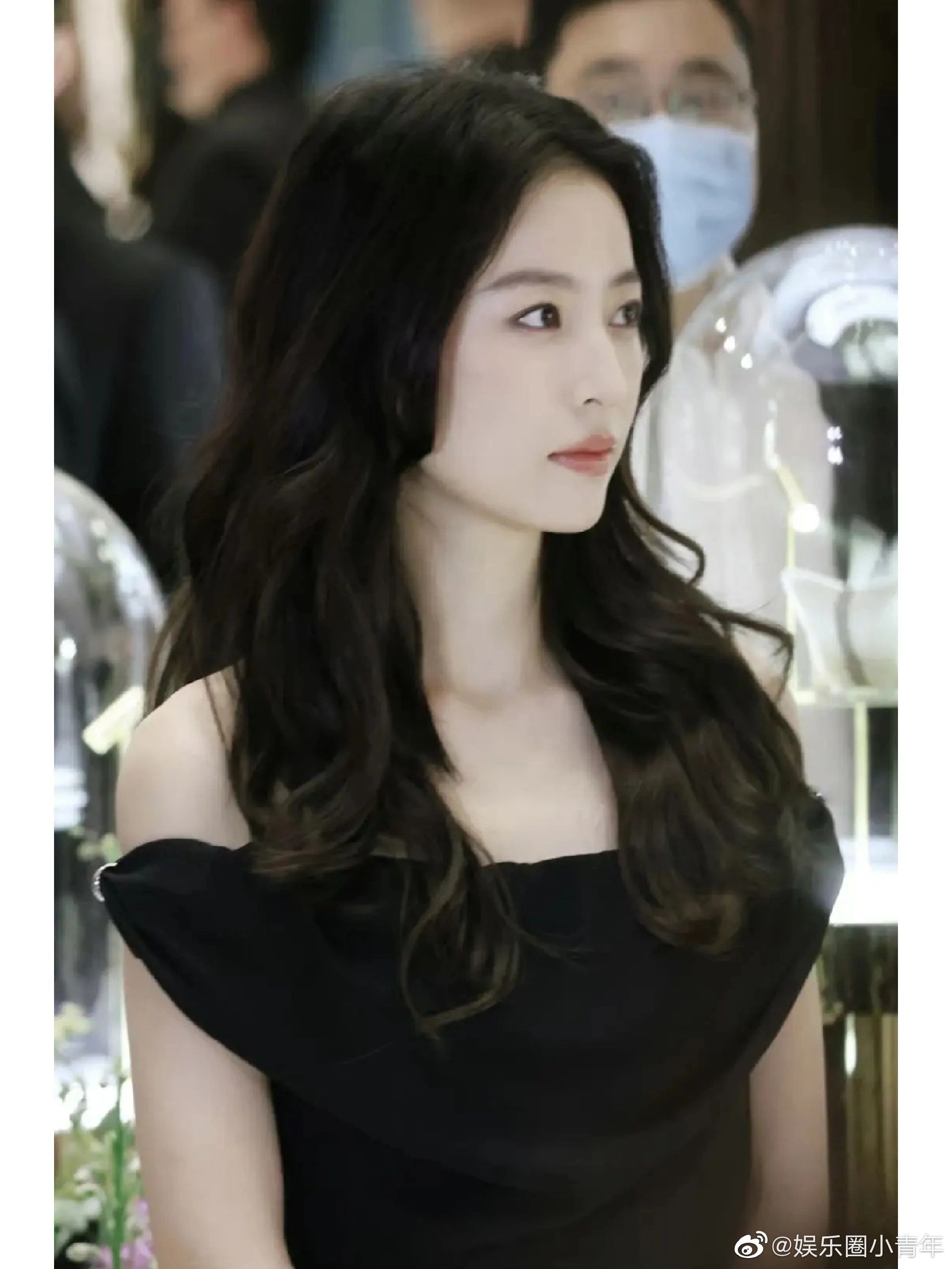 长发周雨彤，我命运般的女神！__财经头条