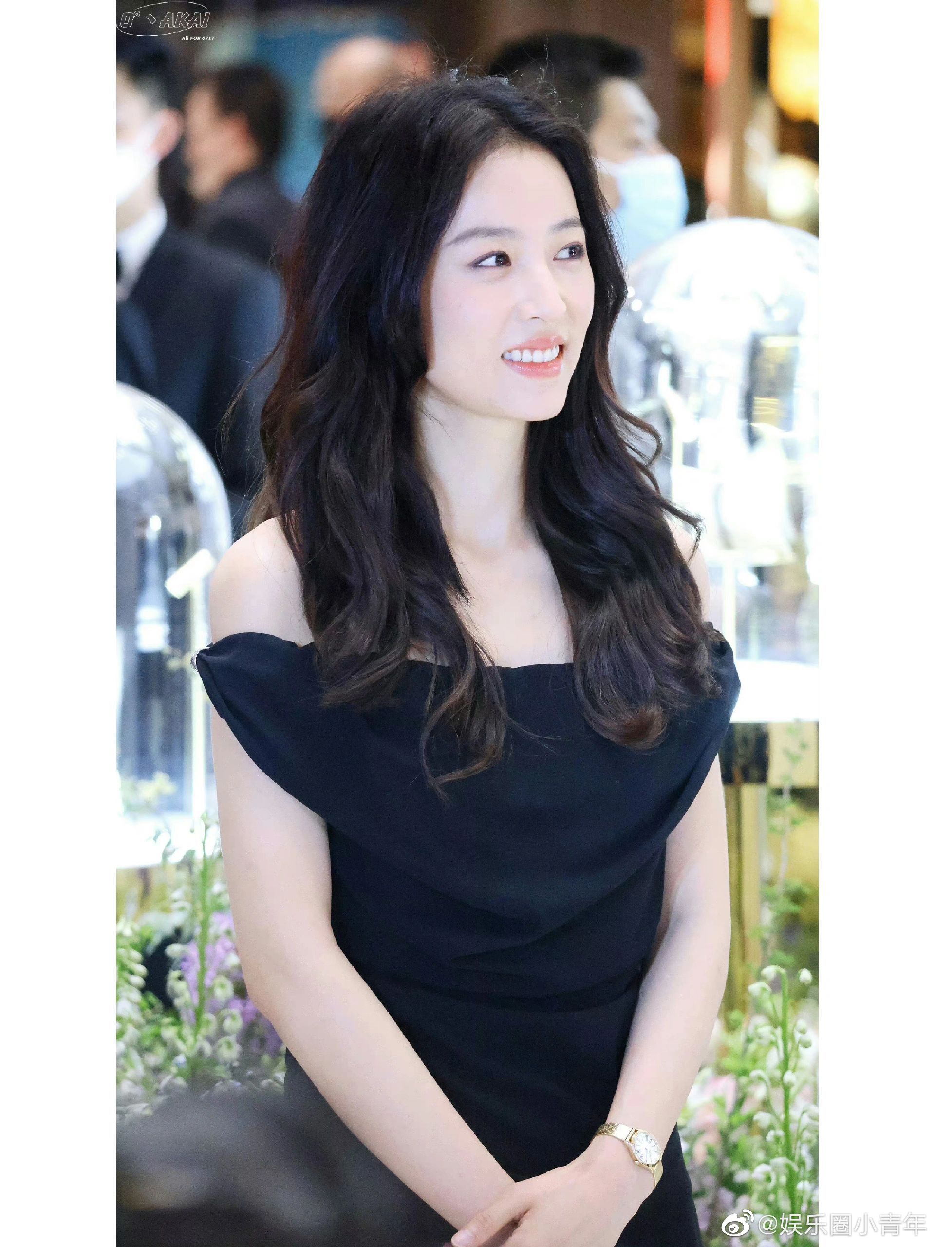 长发周雨彤，我命运般的女神！__财经头条